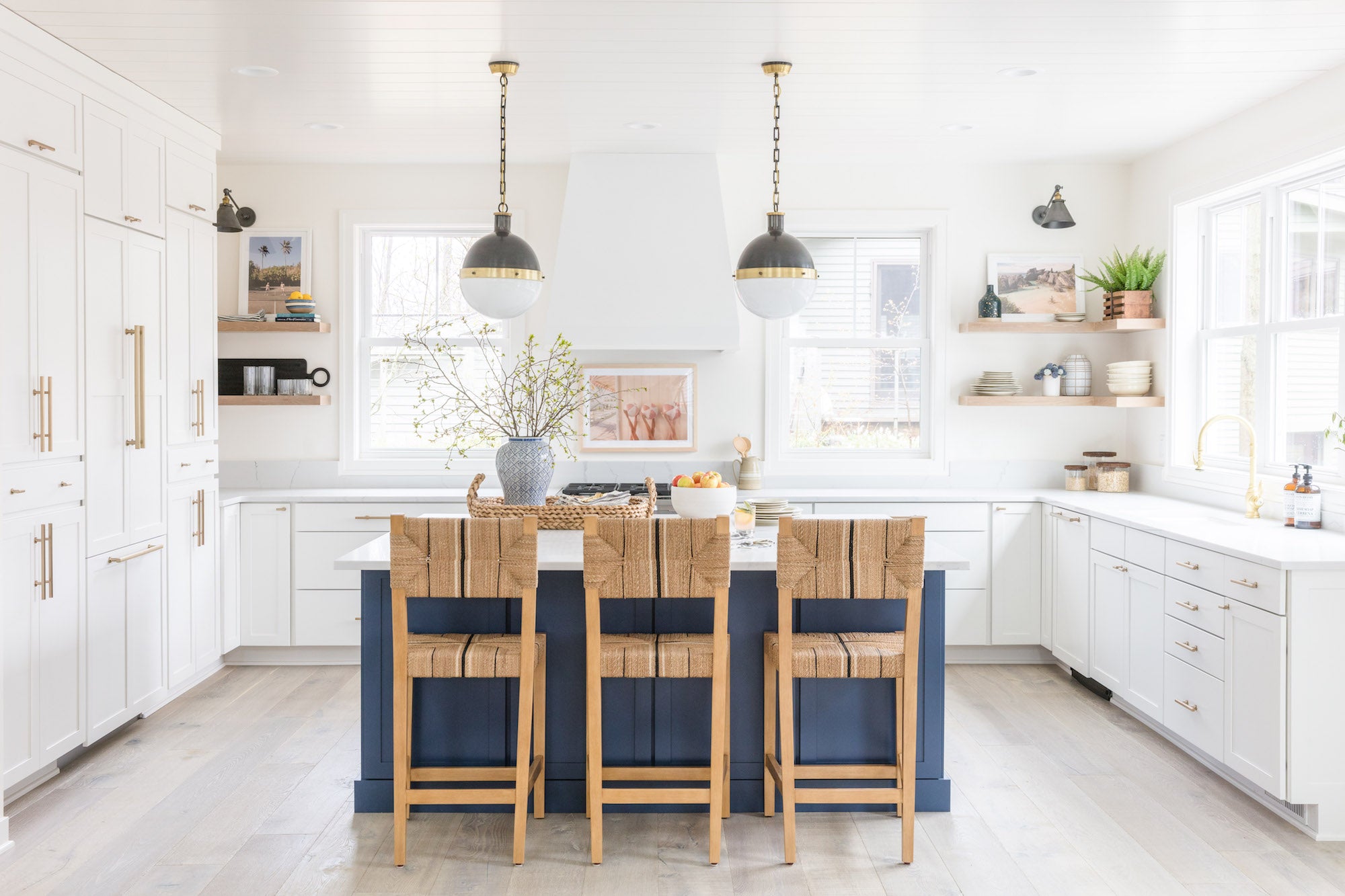 Gray's Lake Home Renovation - The Kitchen and Bar – Gray Malin